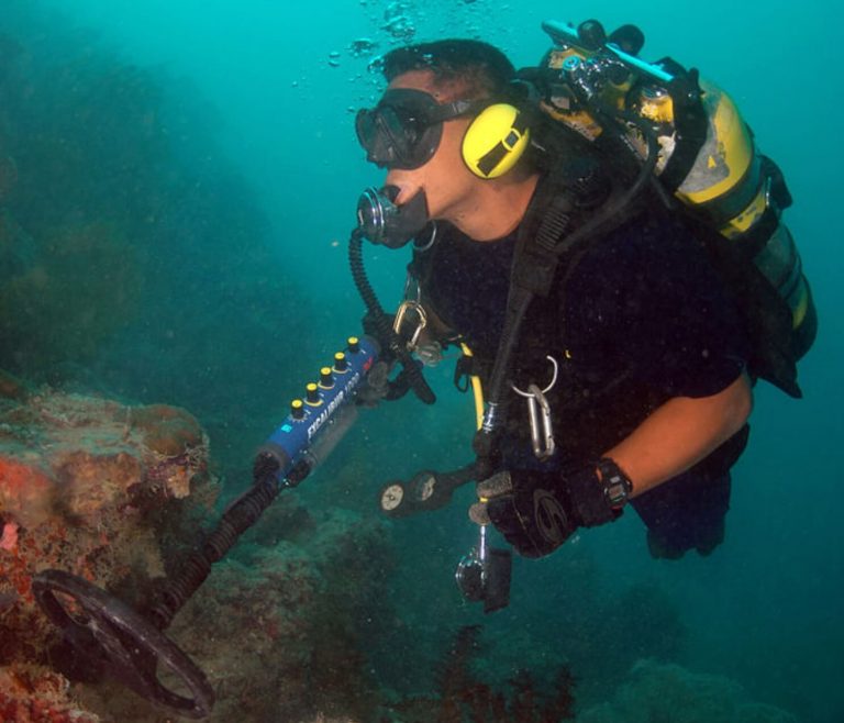 Best Underwater Metal Detectors - Metal Detector Advice